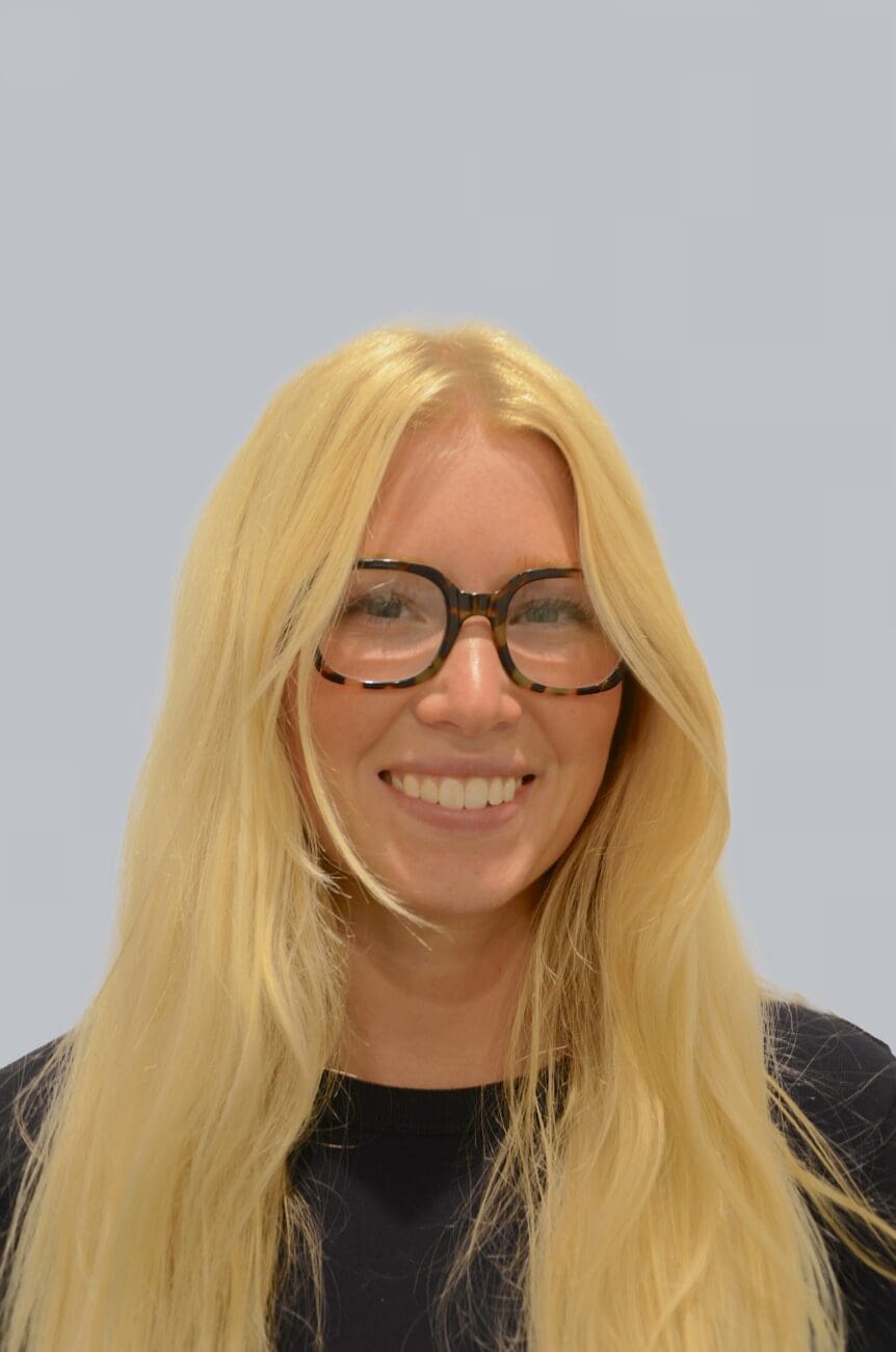 Ellie Headshot Final | Billboard Insider™