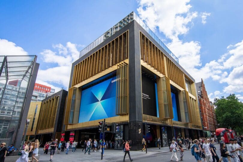 VIOOH Partners with Outernet in London | Billboard Insider™